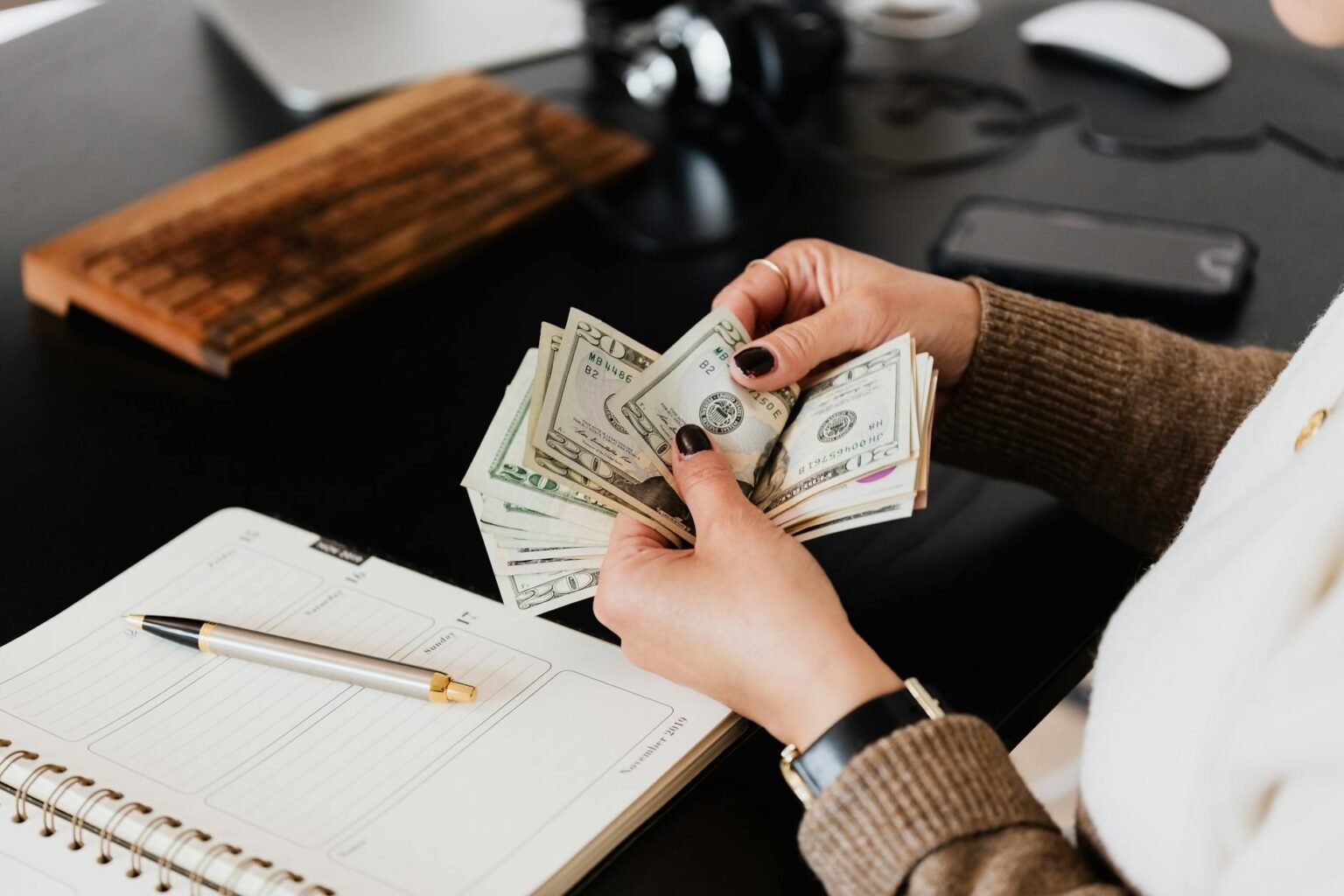 25 Ways to Save Money on a Tight Budget - Inspire & Ink